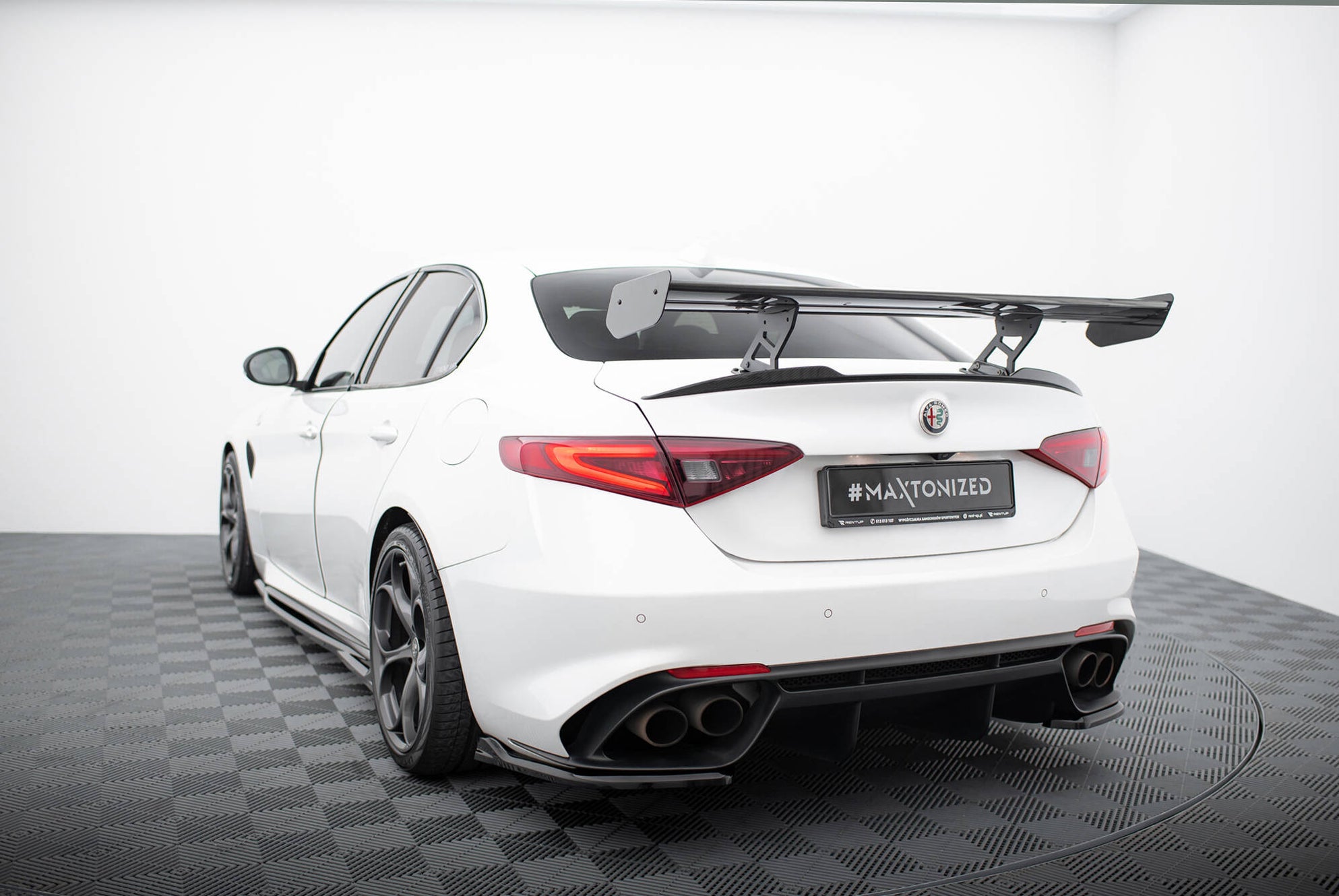 Maxton Design Carbon Spoiler Alfa Romeo Giulia Quadrifoglio — Maxton ...
