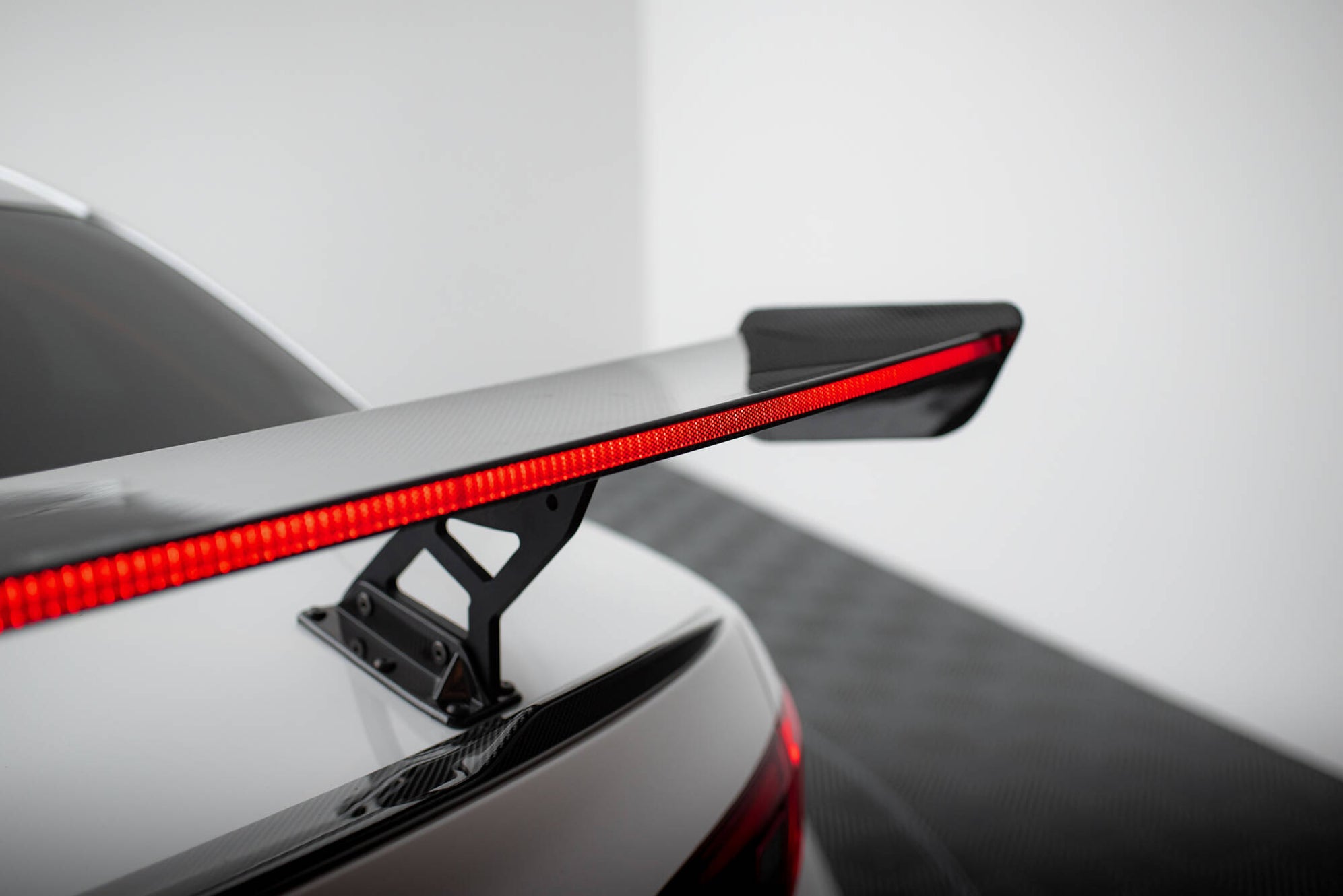 Maxton Design Carbon Spoiler + LED Alfa Romeo Giulia Quadrifoglio ...