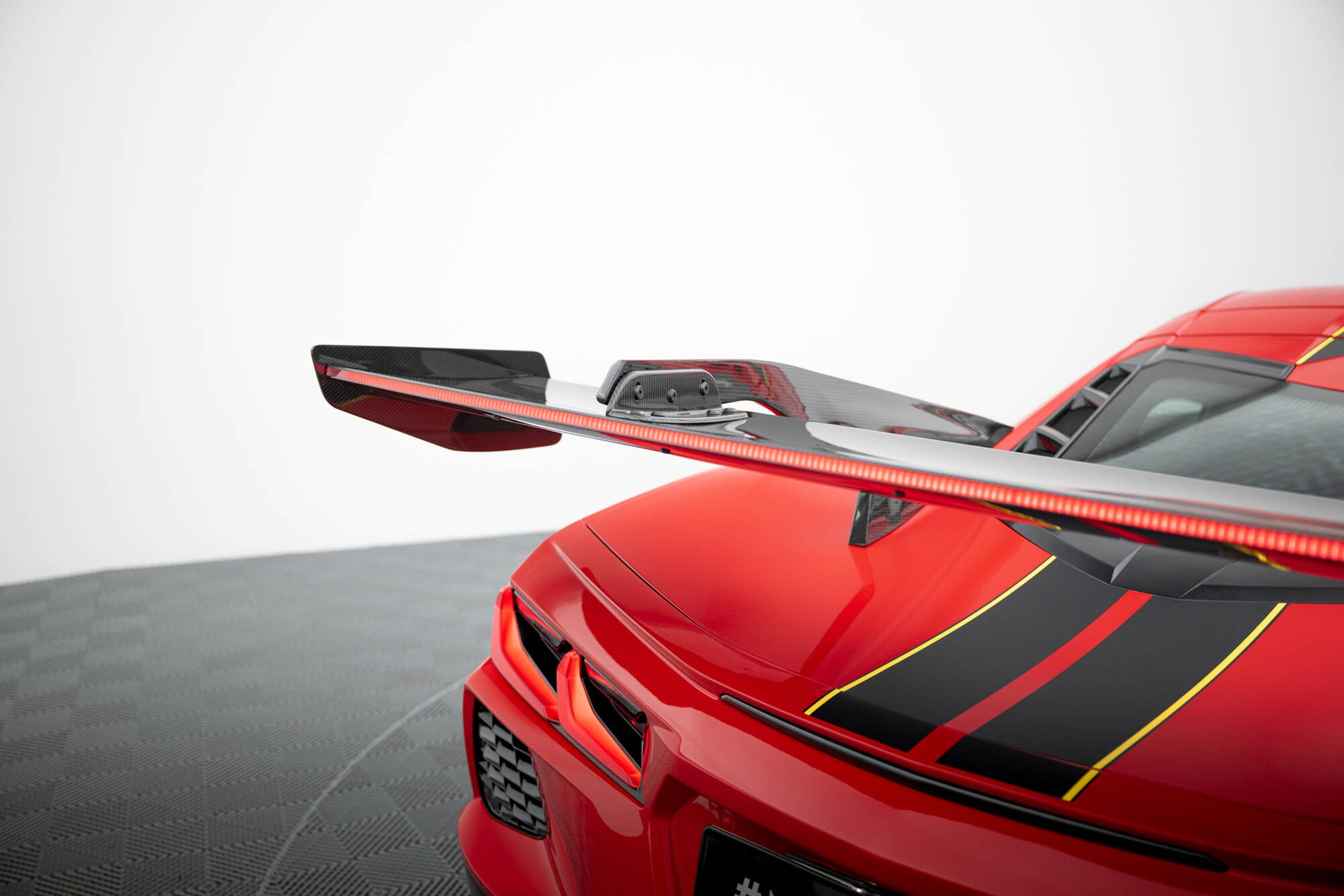 Maxton Design Carbon Spoiler + LED Chevrolet Corvette C8 — Maxton Design AU