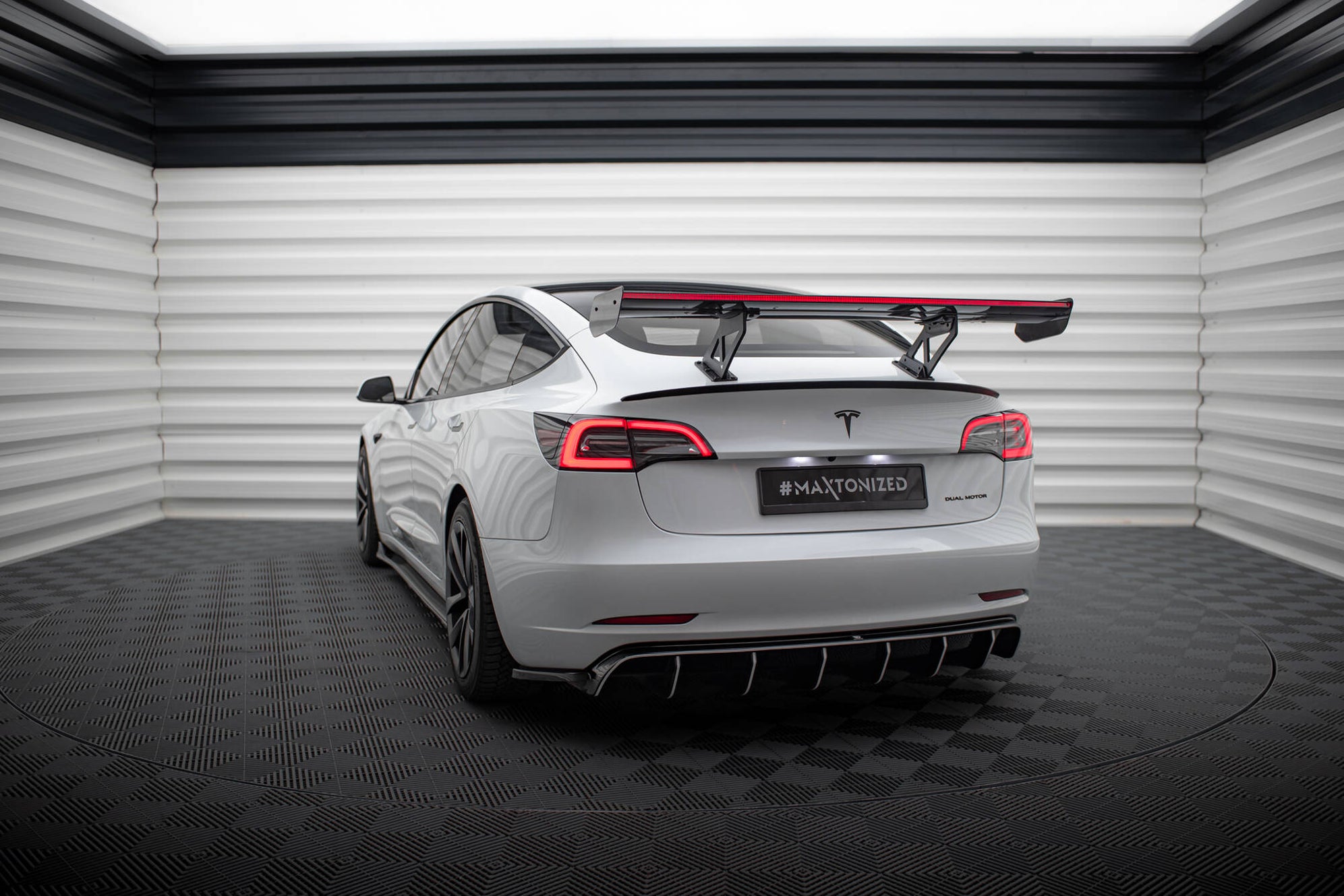 Maxton Design Carbon Spoiler + LED Tesla Model 3 — Maxton Design AU