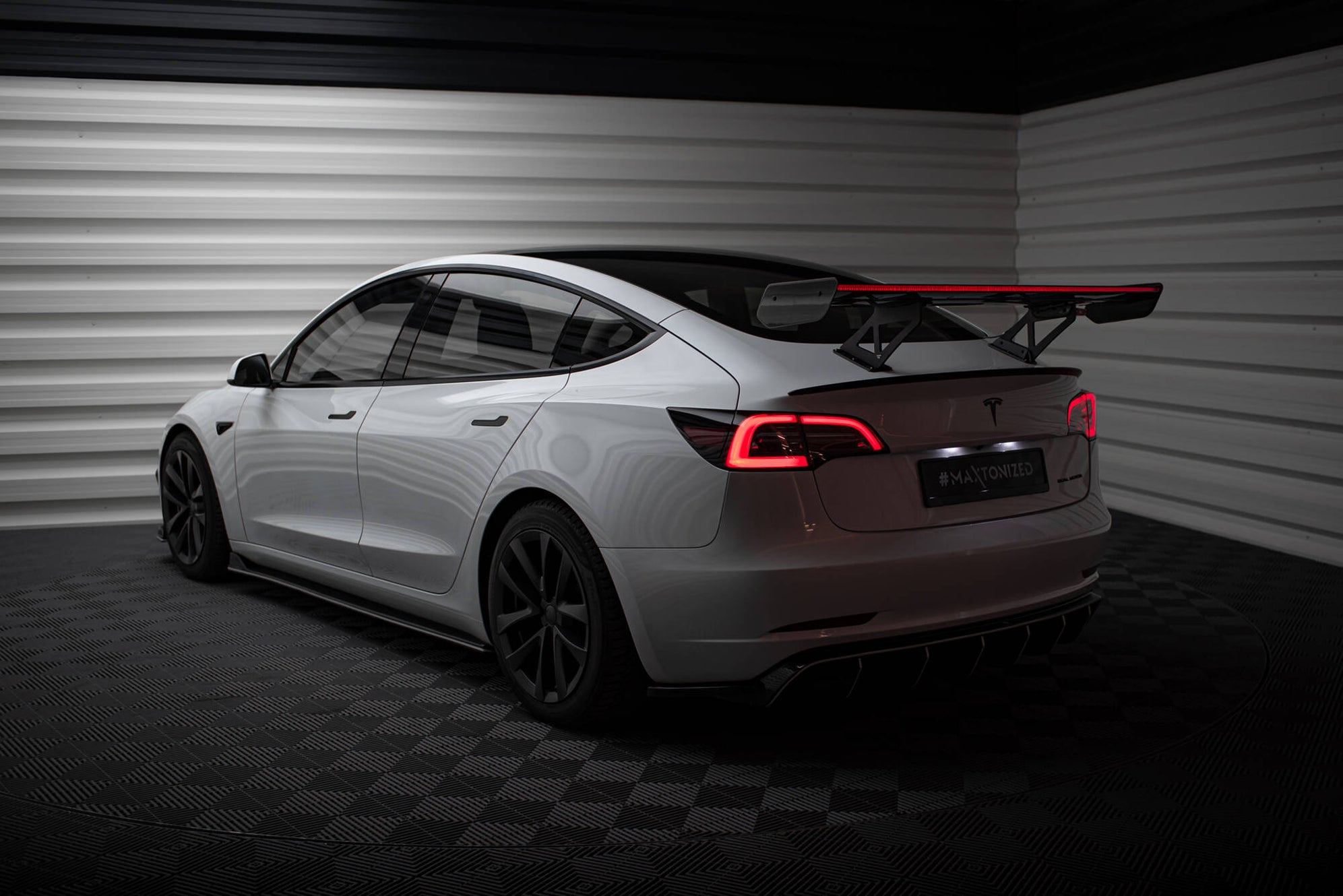 Maxton Design Carbon Spoiler + LED Tesla Model 3 — Maxton Design AU