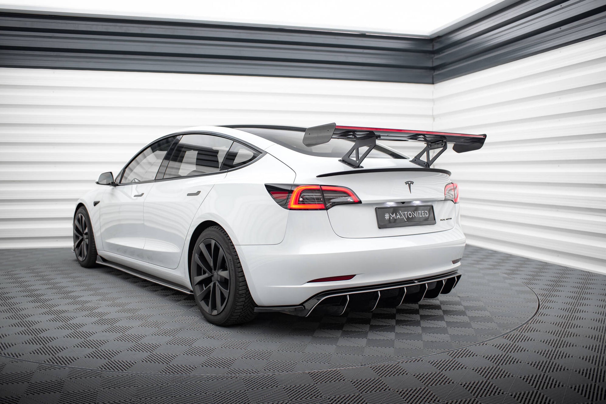 Maxton Design Carbon Spoiler + LED Tesla Model 3 — Maxton Design AU