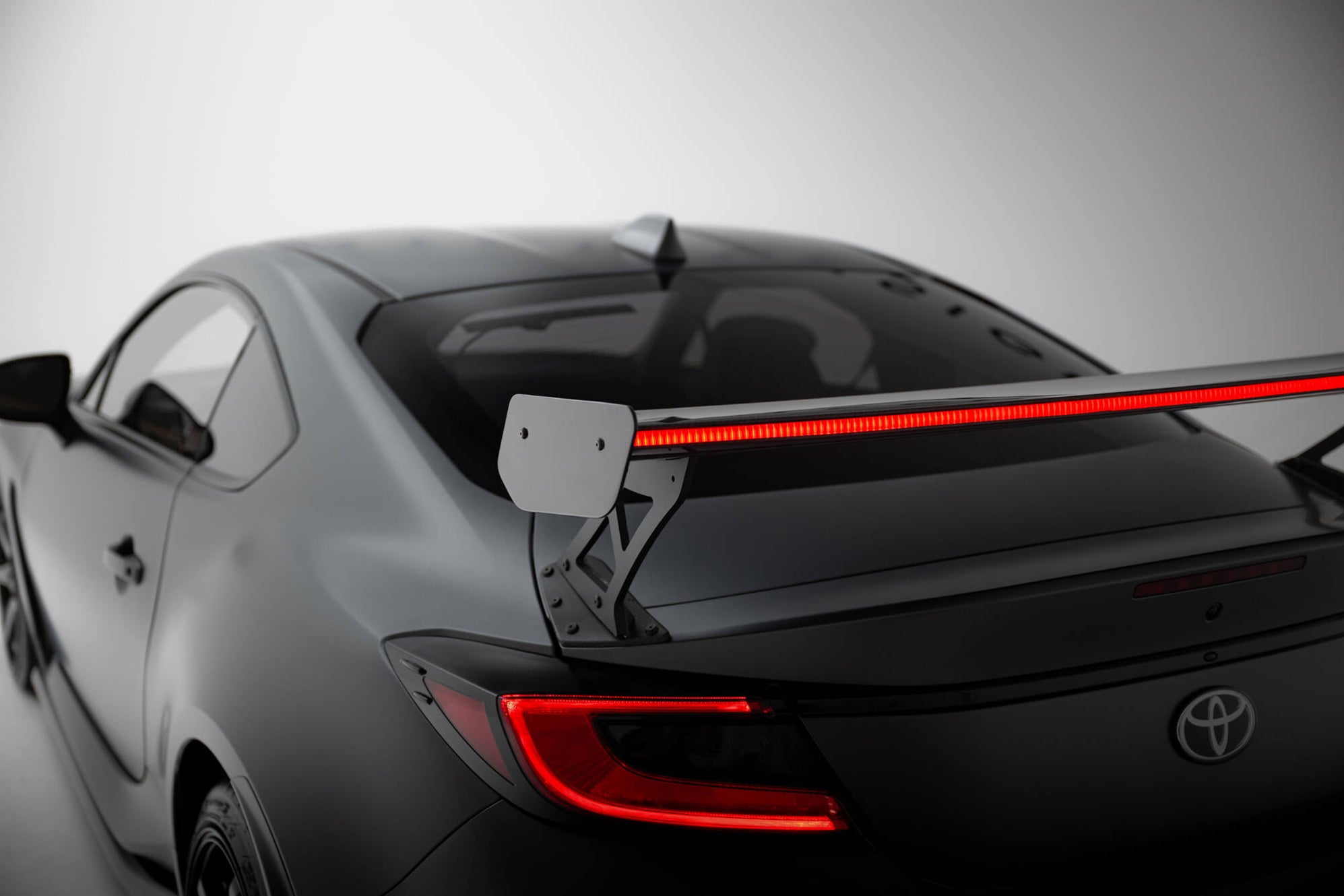 Maxton Design Carbon Spoiler With External Brackets Uprights + LED Toy ...
