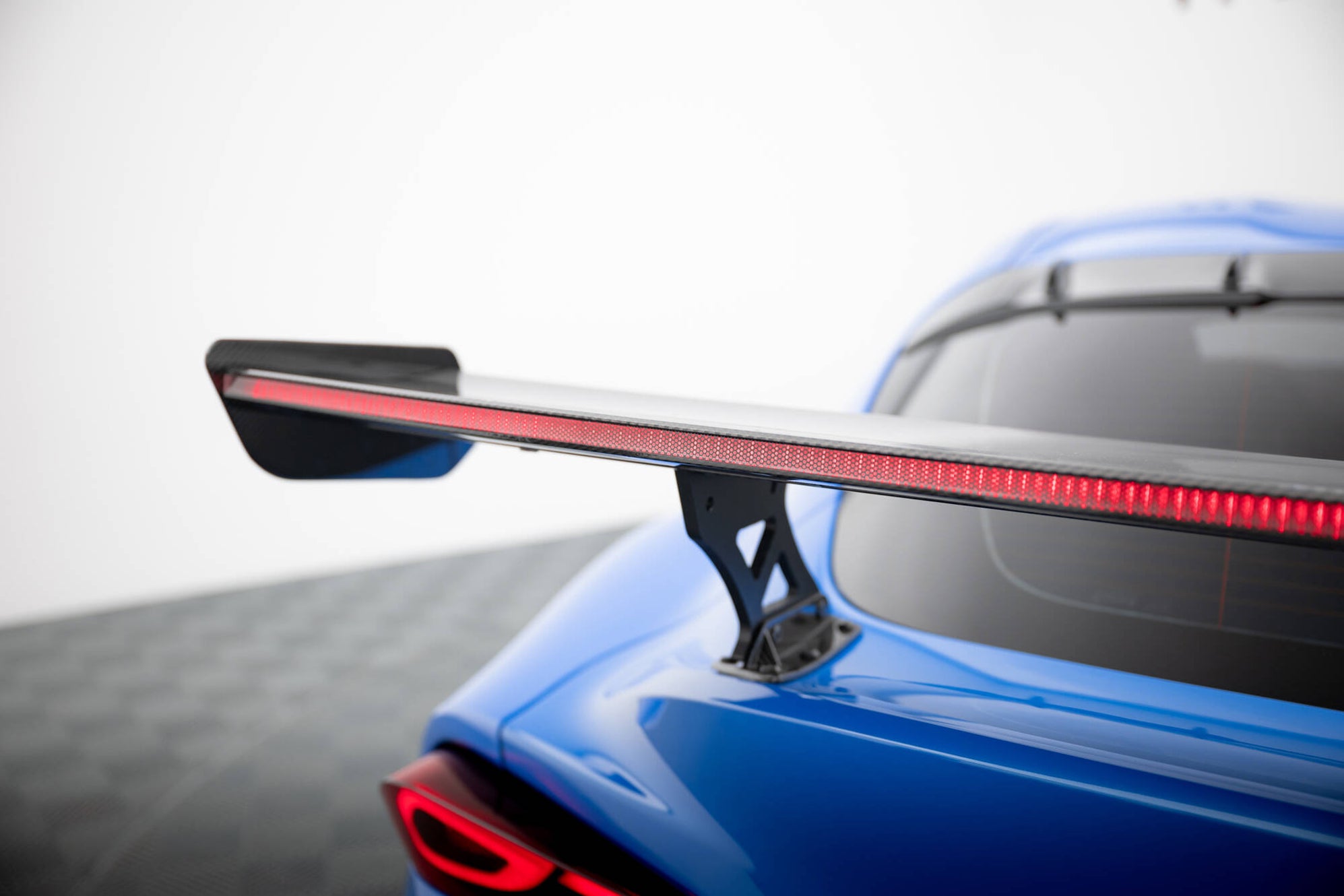 Maxton Design Carbon Spoiler With External Brackets Uprights + LED Toy ...