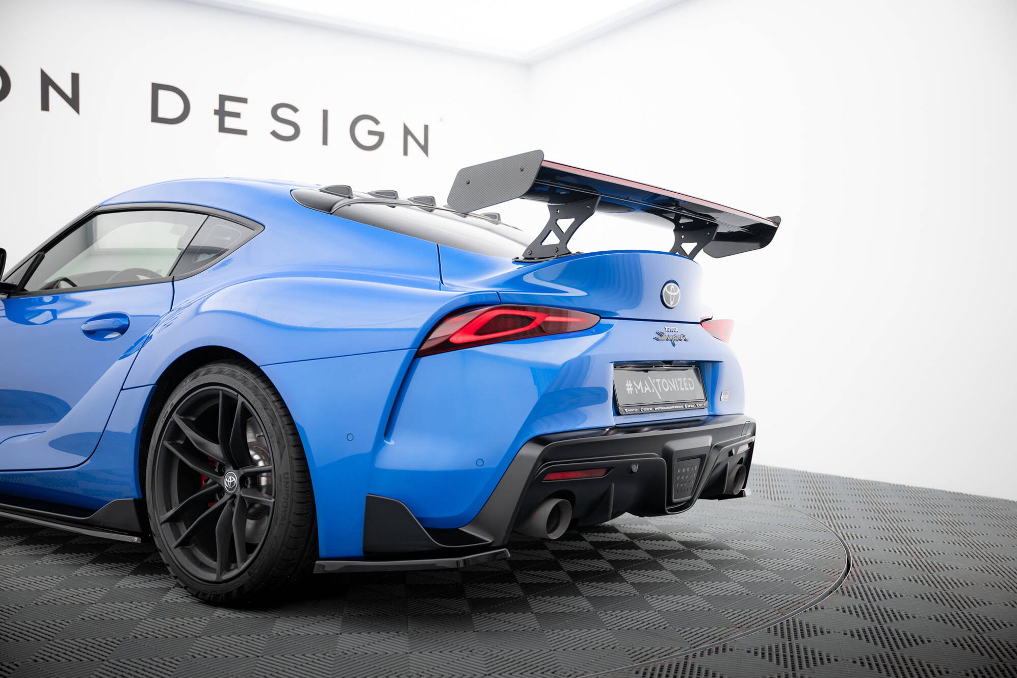 Maxton Design Carbon Spoiler With External Brackets Uprights + LED Toy ...
