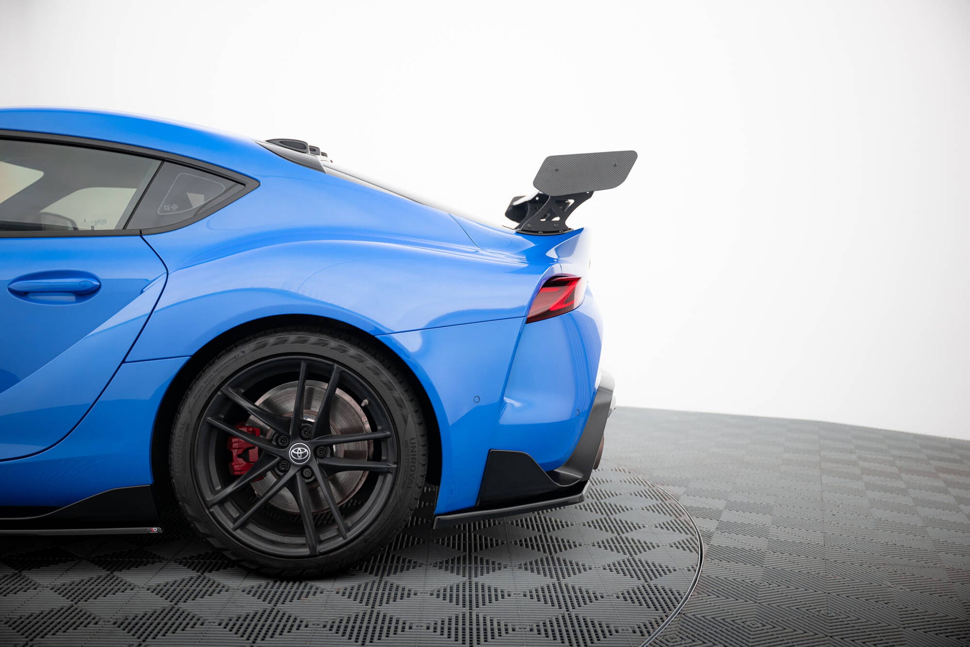Maxton Design Carbon Spoiler With External Brackets Uprights + LED Toy ...